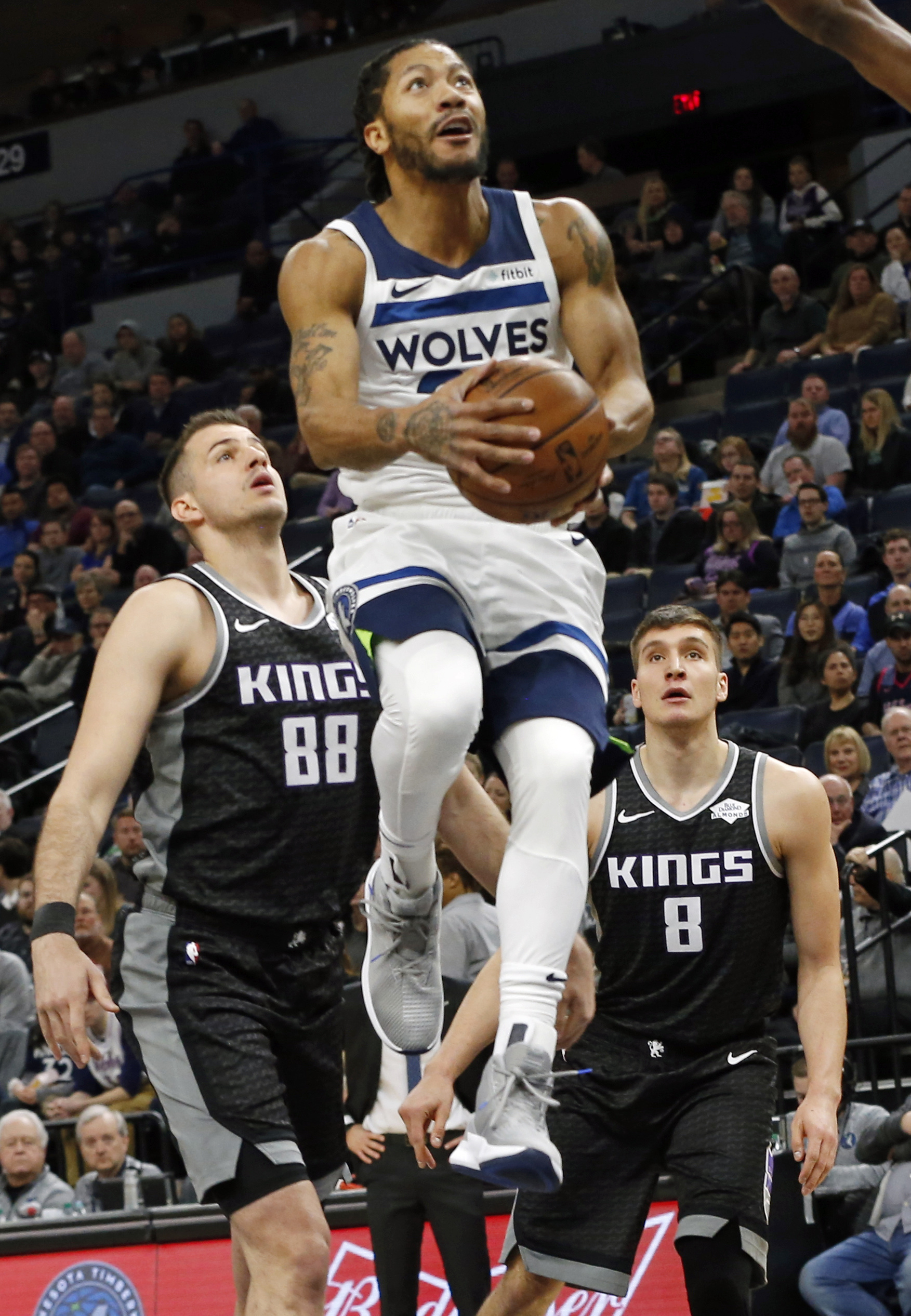 Towns vuelve, y lleva a Timberwolves a triunfo sobre Kings