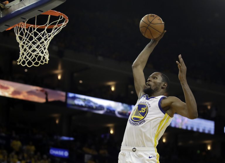 Curry anota 38 puntos y da ventaja a Warriors ante Clippers