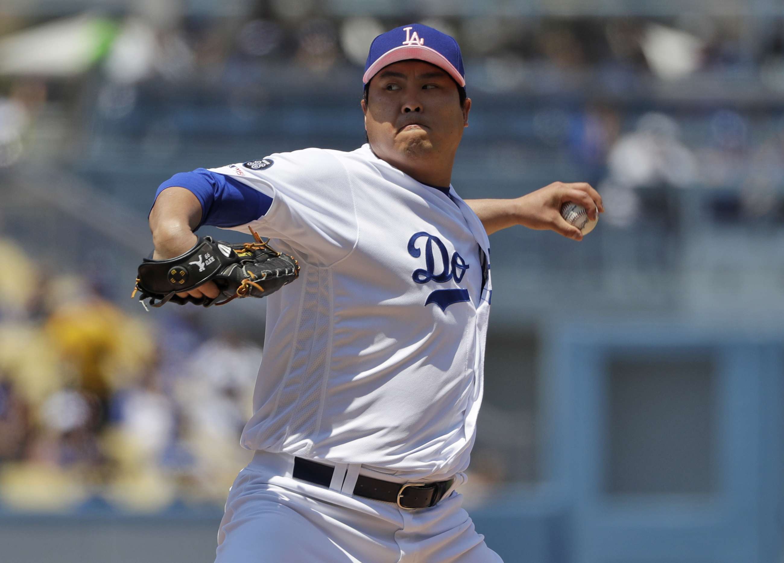 Ryu lleva juego sin hit hasta la 8va y Dodgers ganan