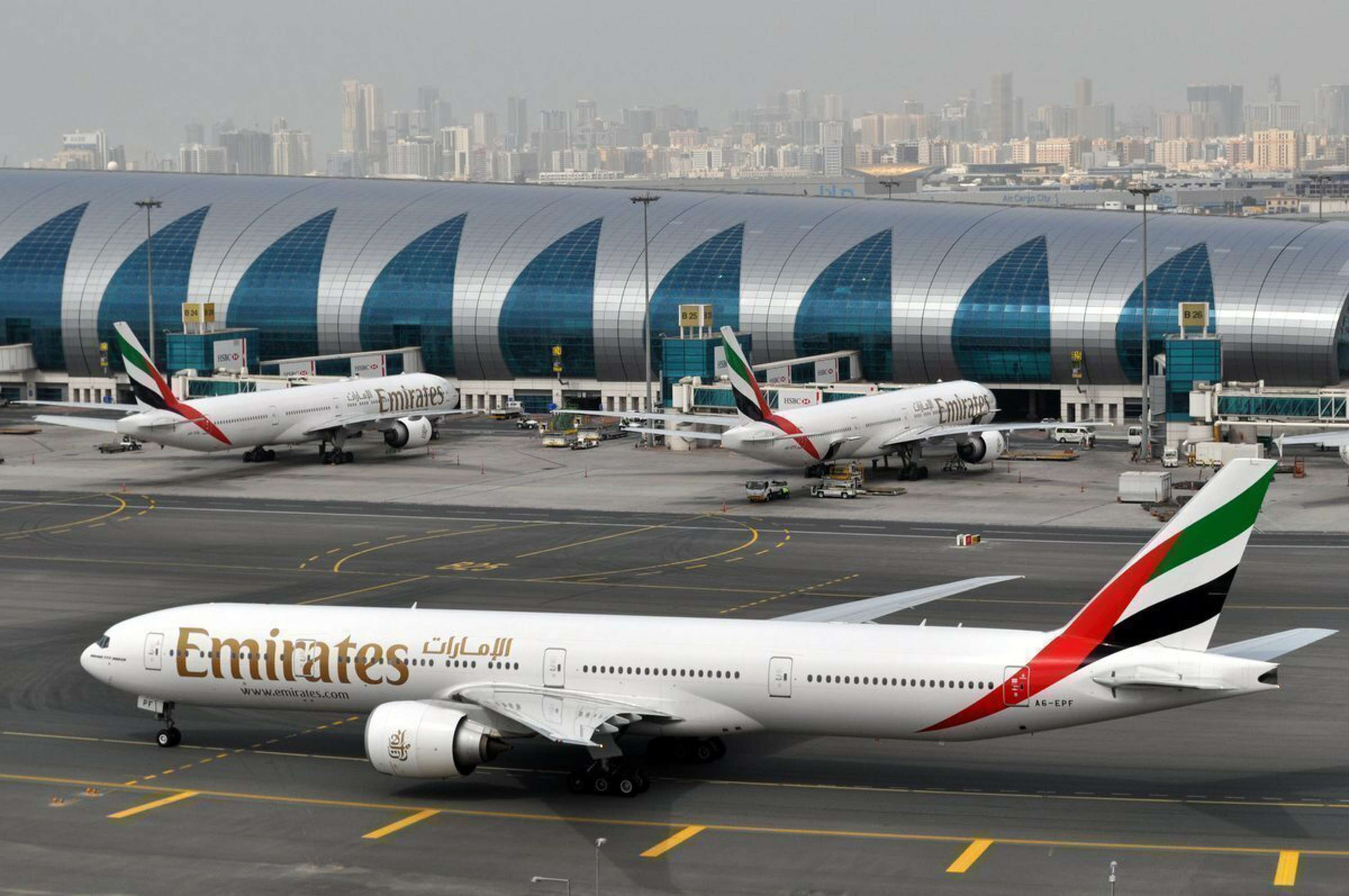 Ganancias de Emirates disminuyen a $237 millones