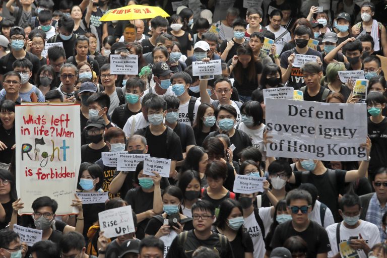 Manifestantes exhortan a discutir Hong Kong en el G20