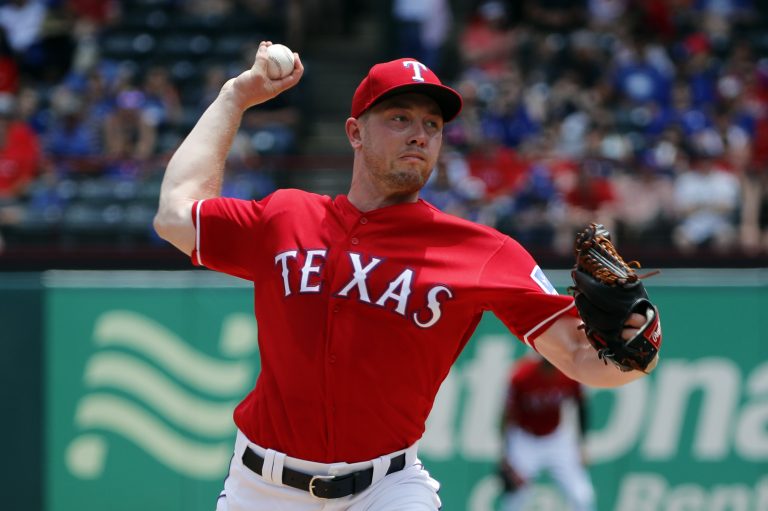 Sampson logra 1er triunfo como abridor con los Rangers