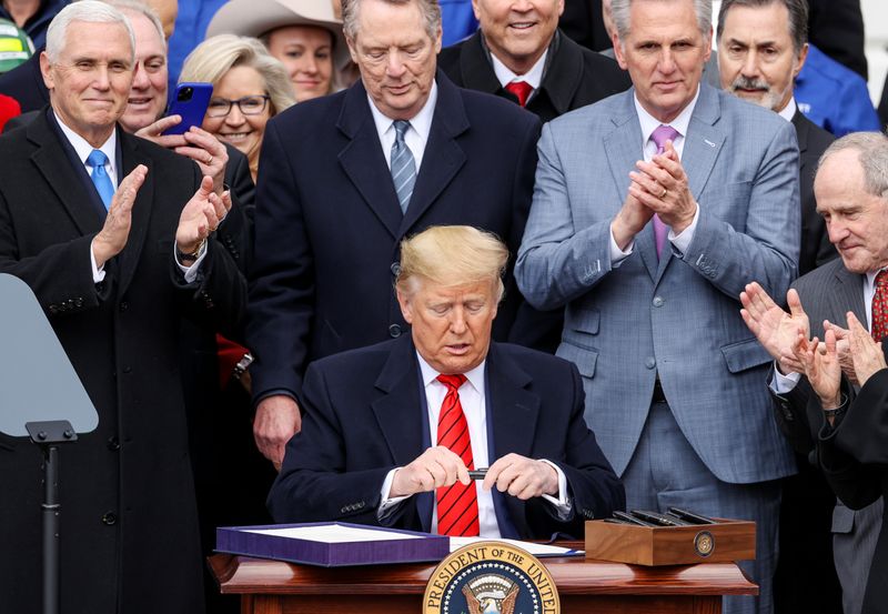 Trump promulga acuerdo comercial TMEC y pone fin a “pesadilla del TLCAN”