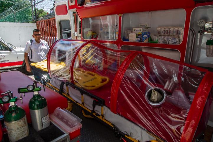 Mexicano crea capsulas de aislamiento para personas contagiadas de COVID-19